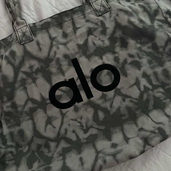 ALO Yoga | Bags | Alo Yoga Camouflage Tote Bag Black And Gray | Poshmark